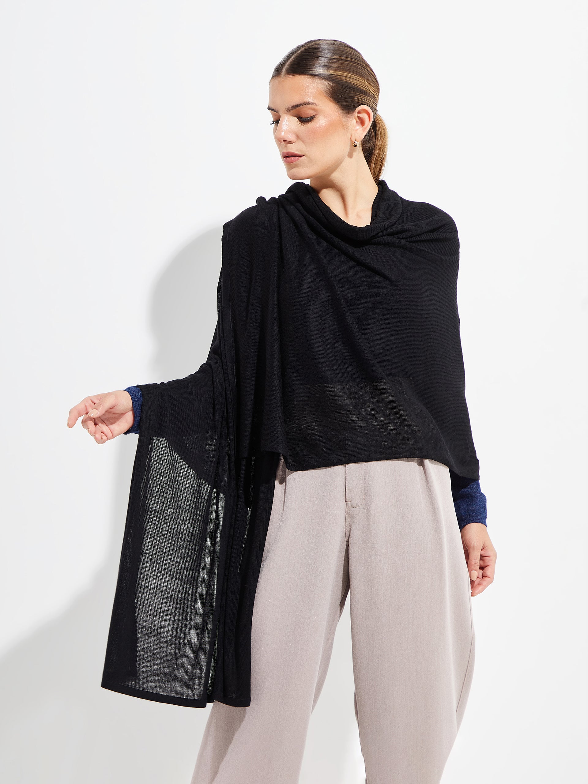 Bouveret Shawl Vicuña Color Black