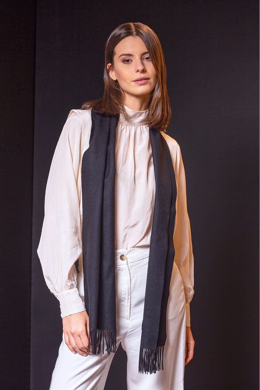 Bex Scarf Guanaco Color Black